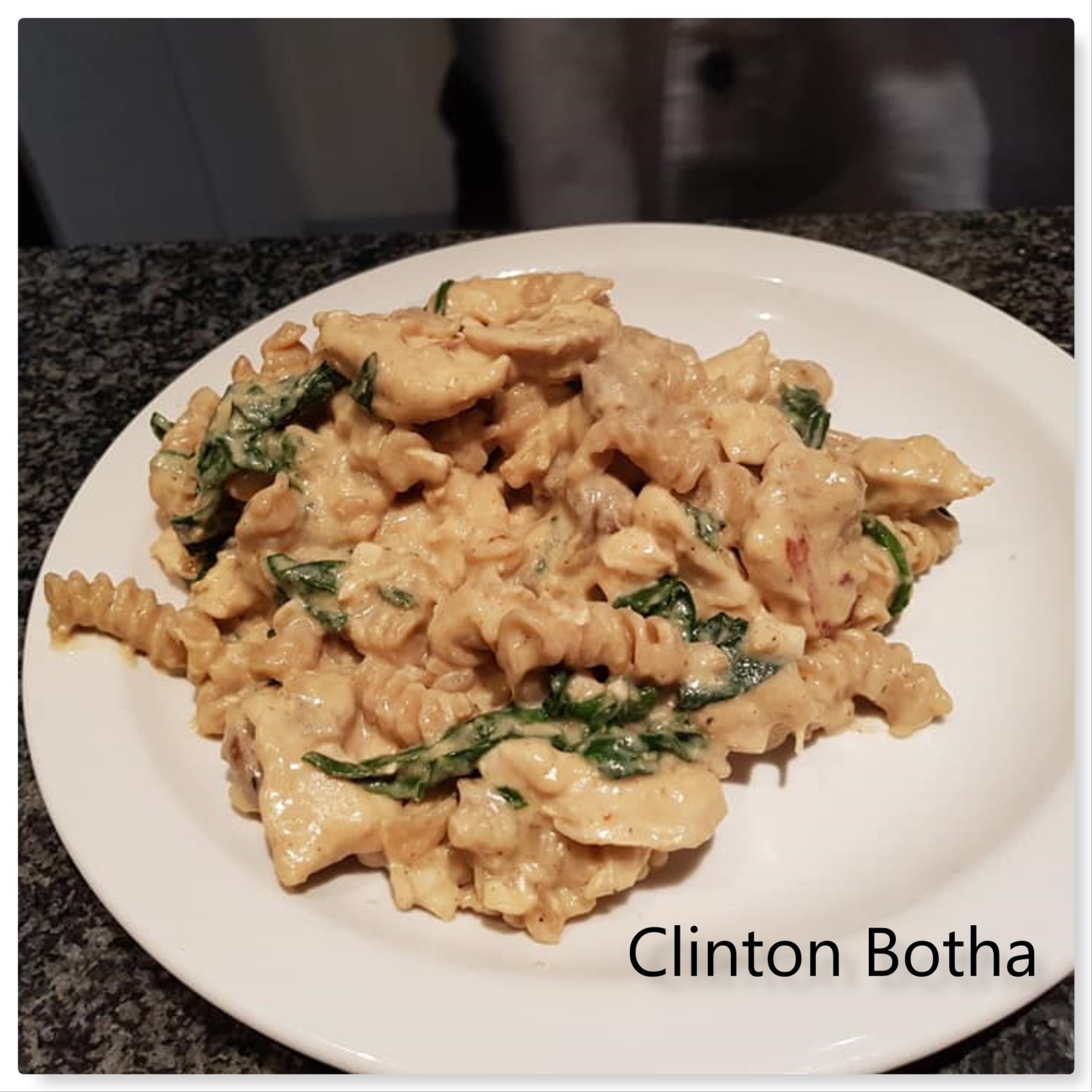 HOENDER PASTA MET SPINASIE - Your Recipe Blog