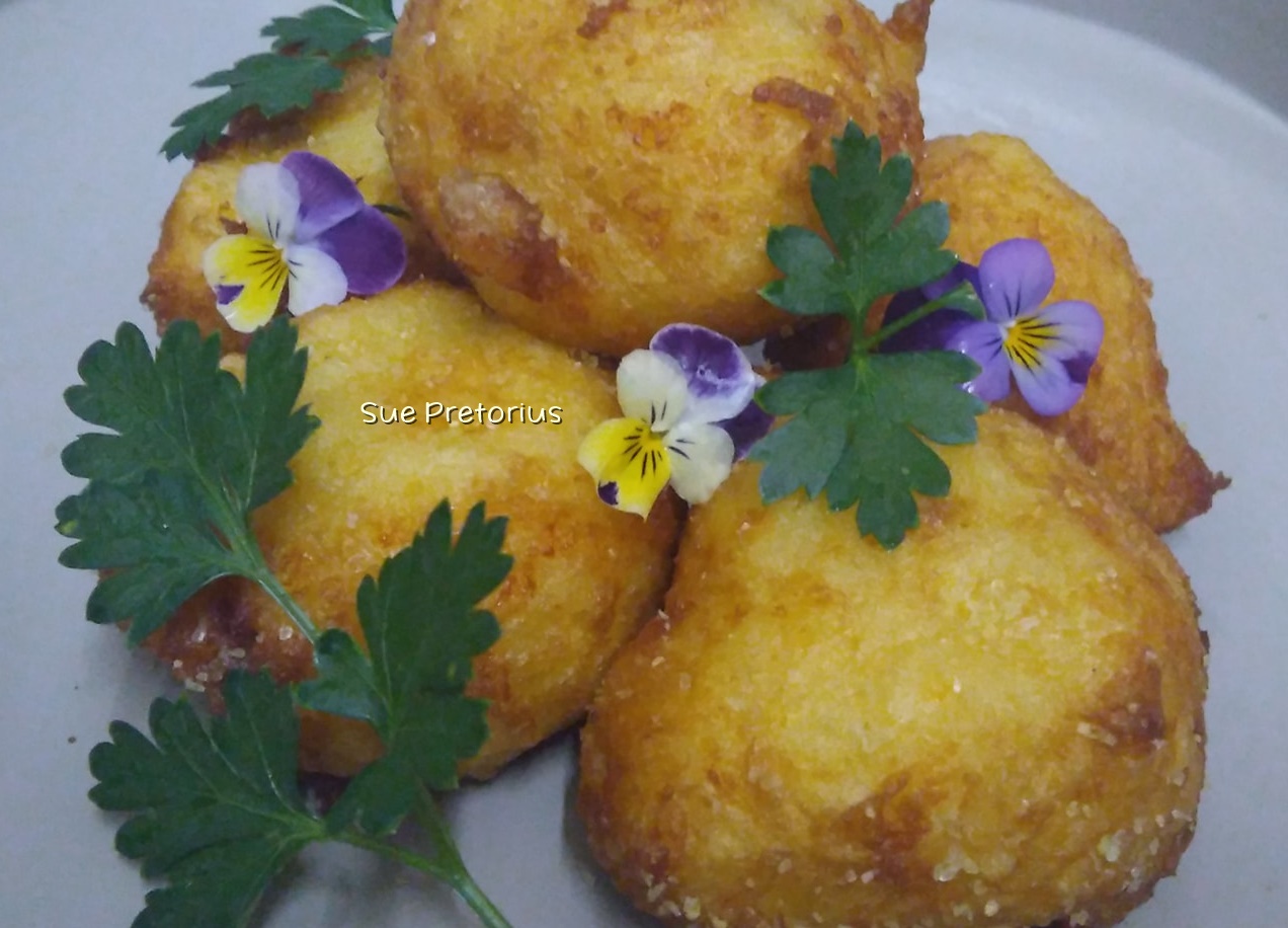 SUE SE MIELIEMEEL POFFERTJIES - Your Recipe Blog