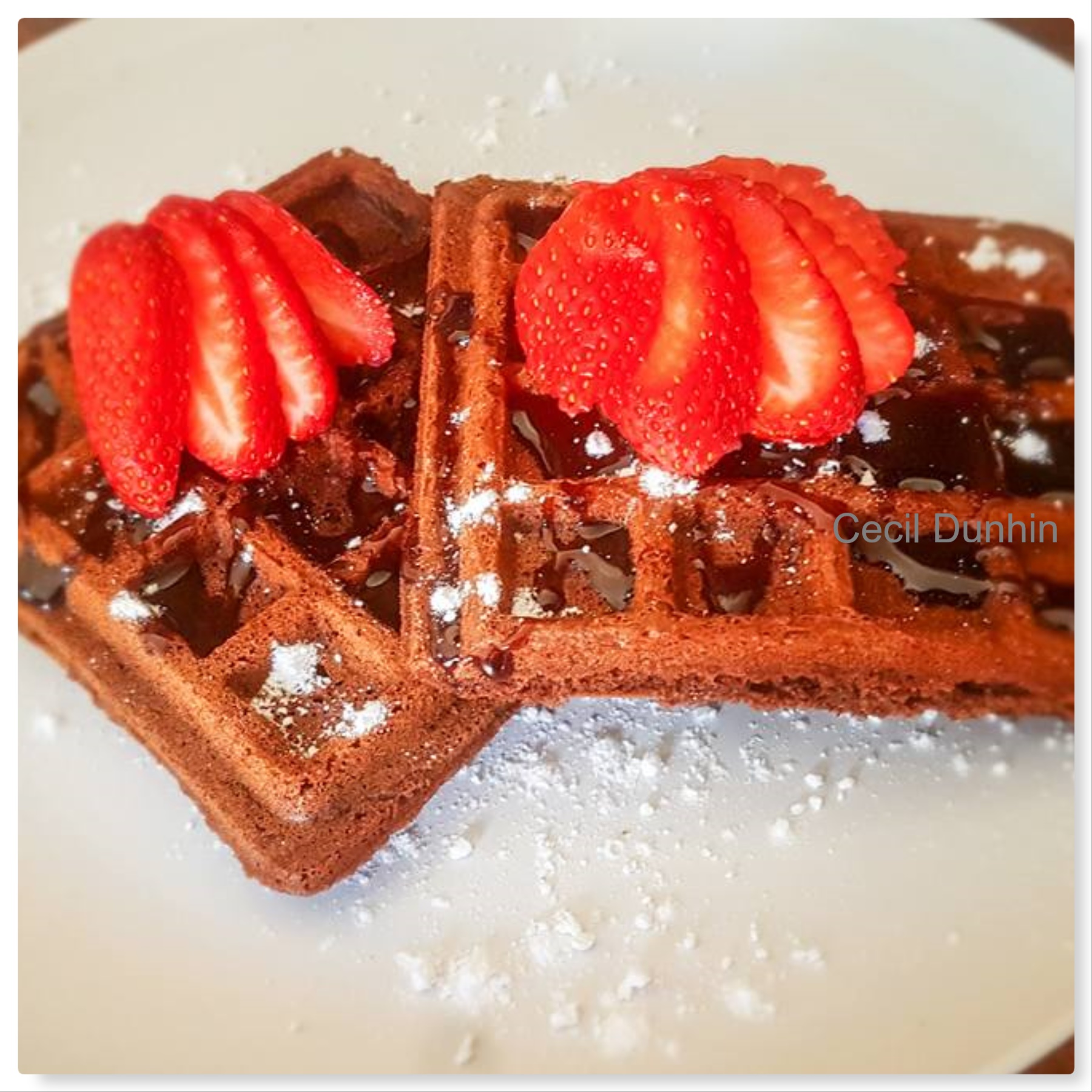SJOKOLADE WAFELS MET AARBEIE - Your Recipe Blog