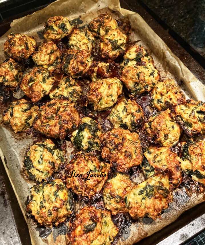 SPINASIE-, FETA- EN HOENDERFRIKKADELLE - Your Recipe Blog