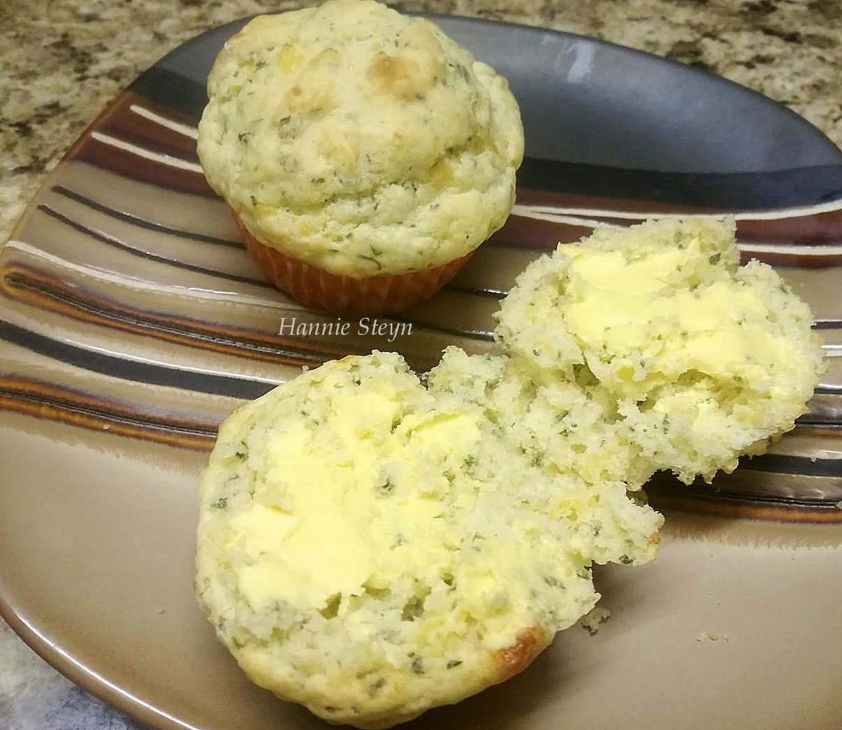 KAAS EN SPRIETUIE MUFFINS - Your Recipe Blog