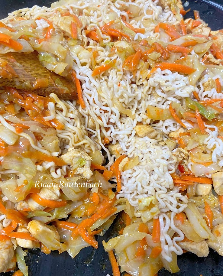 QUICK AND EASY CHICKEN CHOW MEIN - Your Recipe Blog
