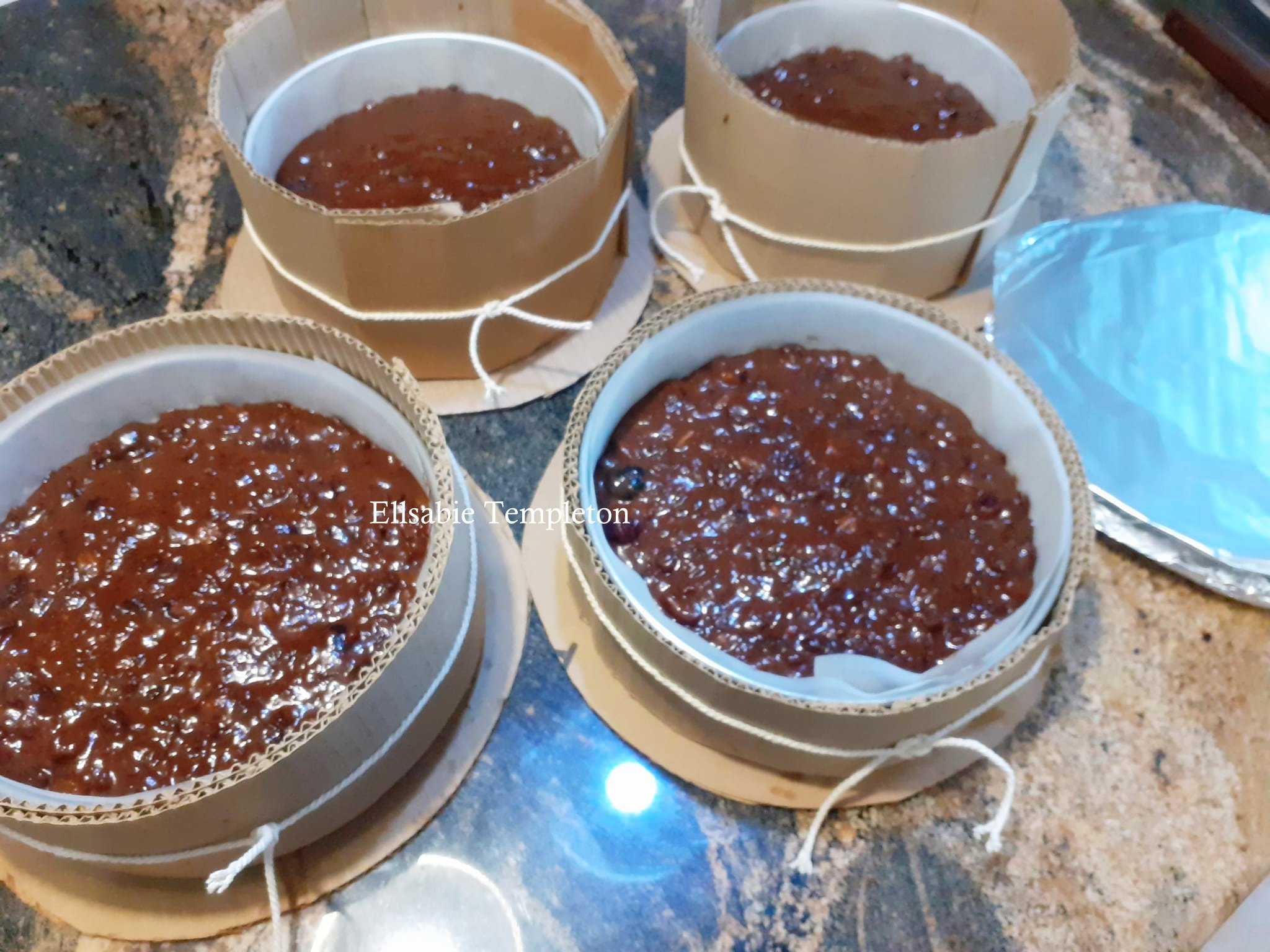 IDEA FOR PREPARING TINS FOR BAKING FRUITCAKES - Your Recipe Blog
