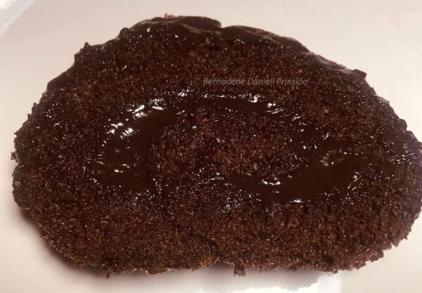 SJOKOLADE ROLKOEK MET "KAMMA" SJOKOLADE MOUSSE - Your Recipe Blog