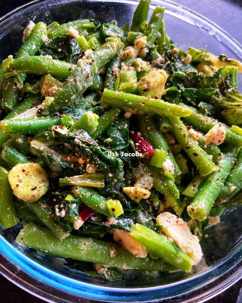 GROENBOONTJIE- EN SPINASIESLAAI MET AVOKADO EN FETAKAAS - Your Recipe Blog