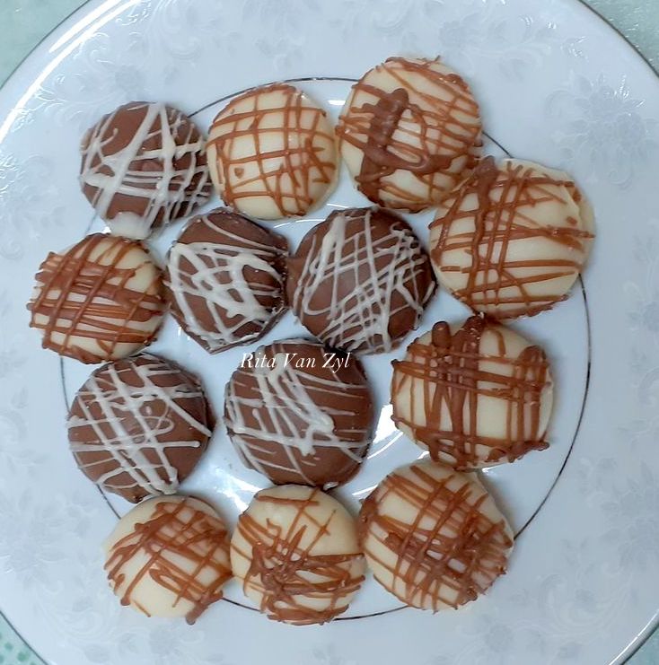 "WHISPER" KOEKIES - Your Recipe Blog