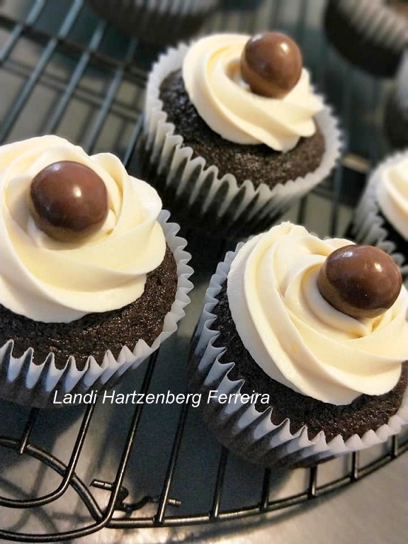 LANDI SE SJOKOLADEKOEK EN VERSIERSEL - Your Recipe Blog