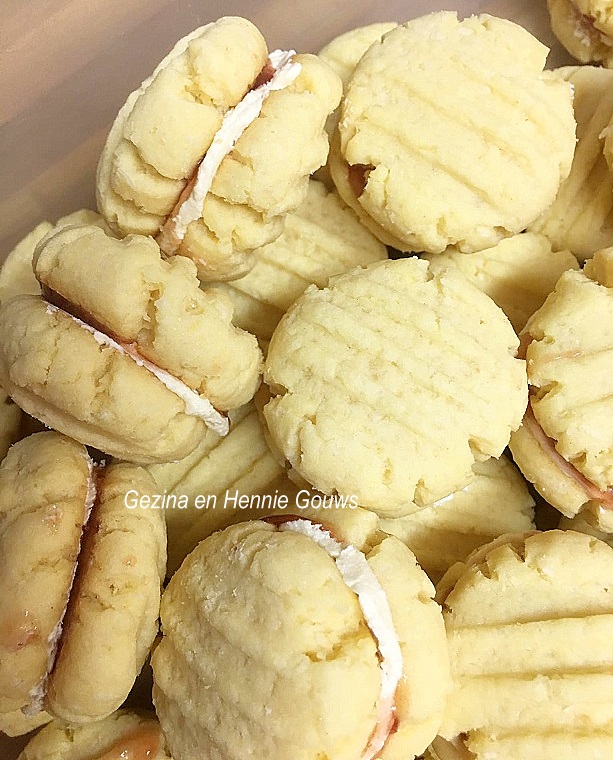 MONTE CARLO KOEKIES - Your Recipe Blog