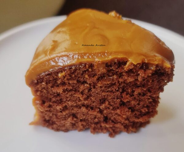 MIKROGOLF BRUISMEEL SJOKOLADEKOEK MET KARAMEL - Your Recipe Blog